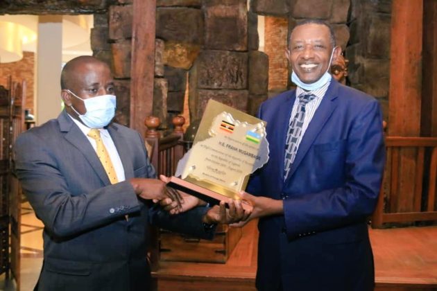 Gen Mugambage niwe wasigariyeho Gen Ibingira ku bugaba bw ...